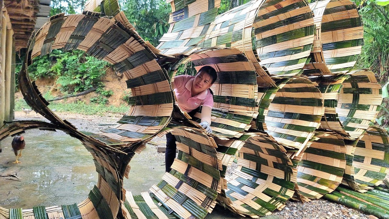 How to weave bamboo to fence banana trees / Lý Nhệ - YouTube