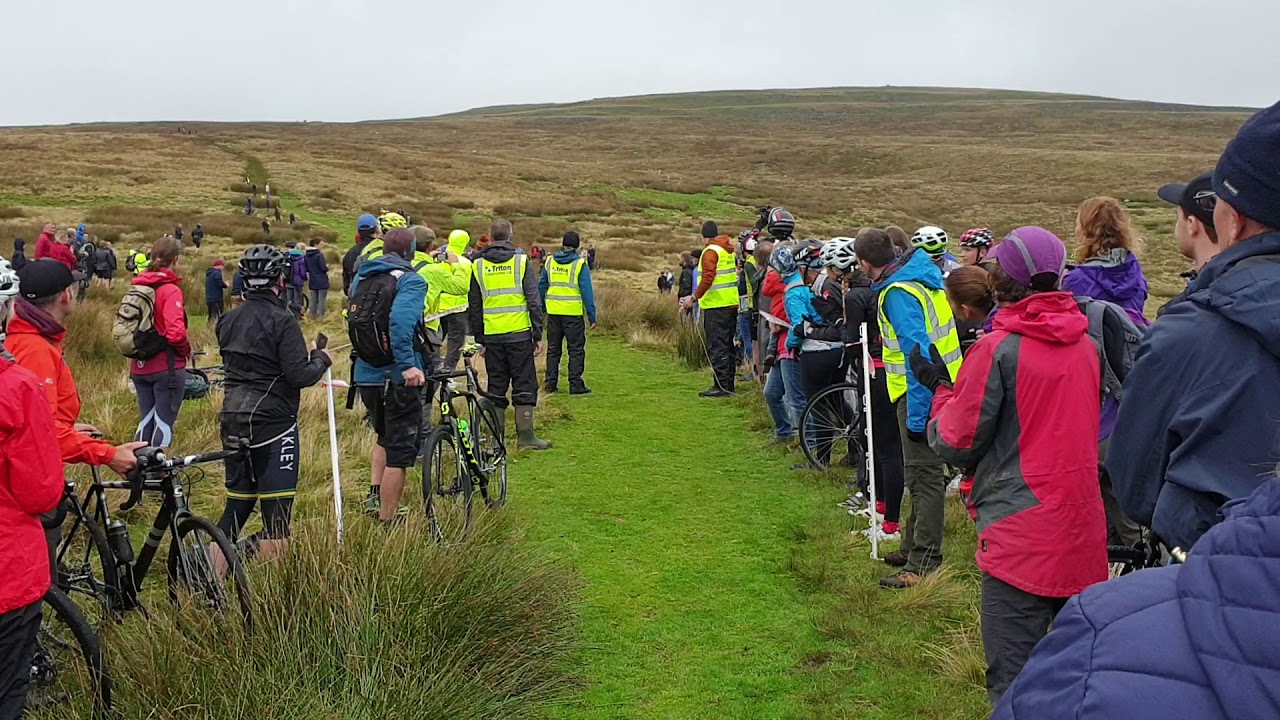 Three Peaks 2019 - Rob Jebb Winner First Through Cold Cotes - YouTube