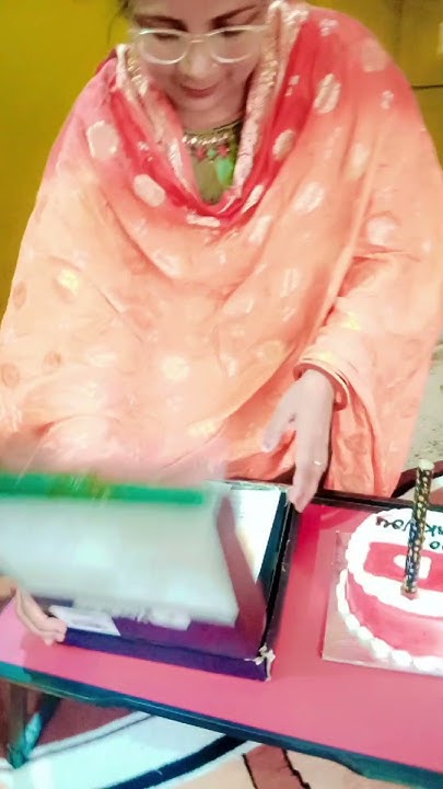 Aaj mai bahut khush hu 🥰 mashaallah 🤲Mera silver play button aa gaya #shorts - YouTube