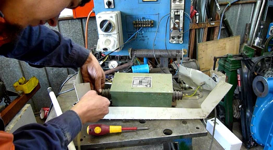 Testing Scrap Neon Sign Transformers - YouTube