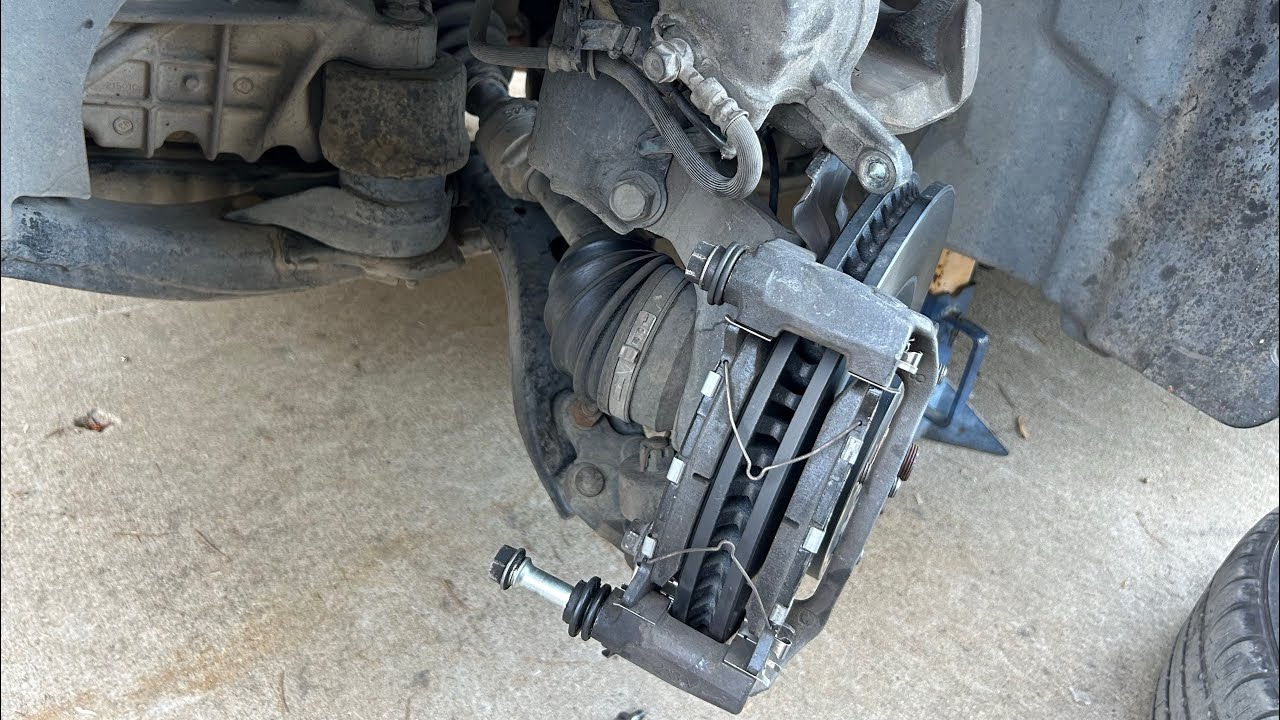 How to lubricate brake caliper slides or guides @elchanojose - YouTube