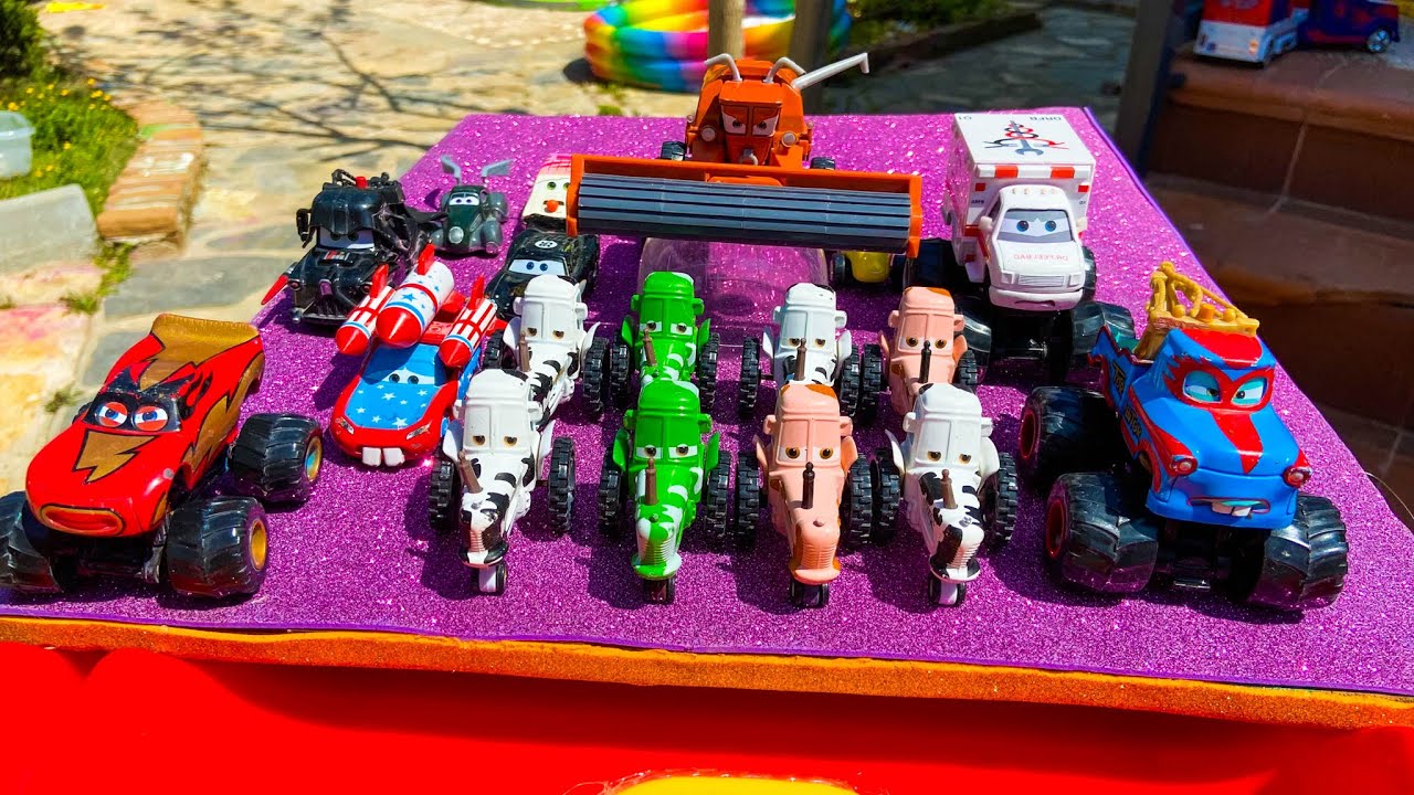 Disney Pixar Cars fall into the water: Lightning McQueen, Mater ...