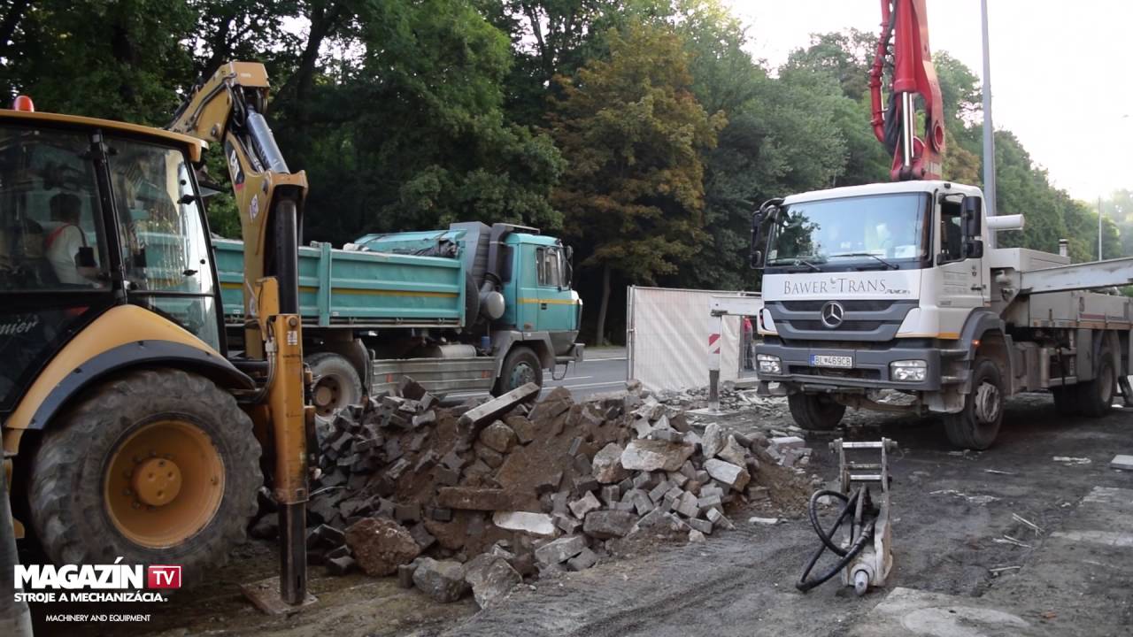 Caterpillar CAT 442E backhoe Loader loading concrete and ground to ...