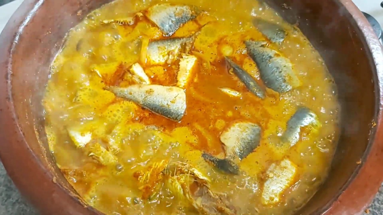 How to make Kerala Style Sardine curry? | നാടൻ ചാള / മത്തി കറി - YouTube
