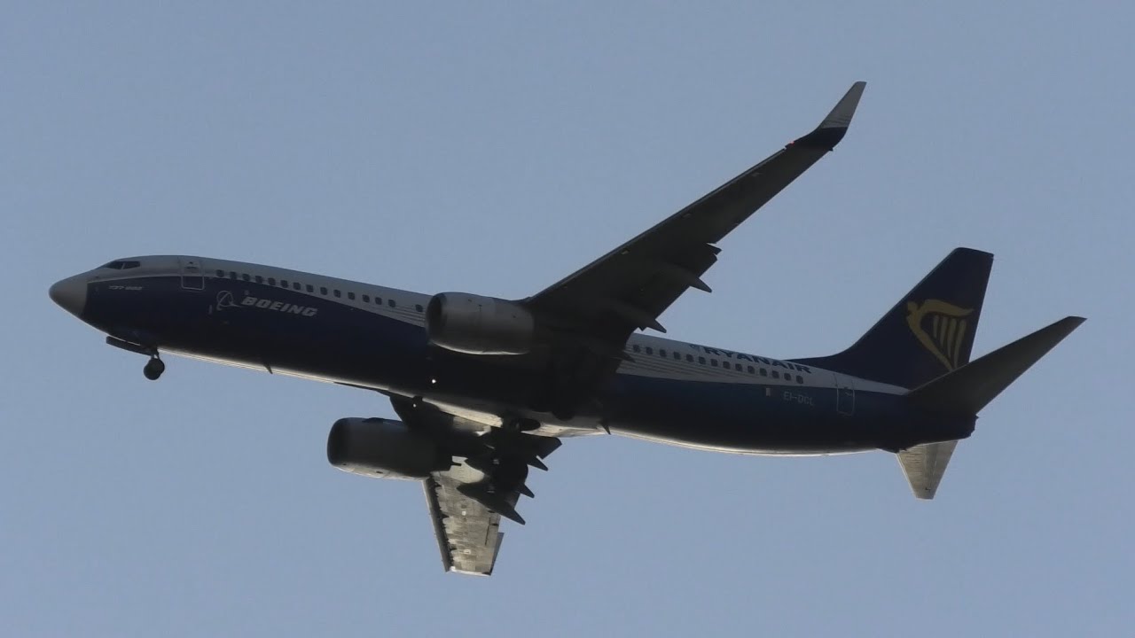 Ryanair Boeing 737-800 Boeing livery - YouTube