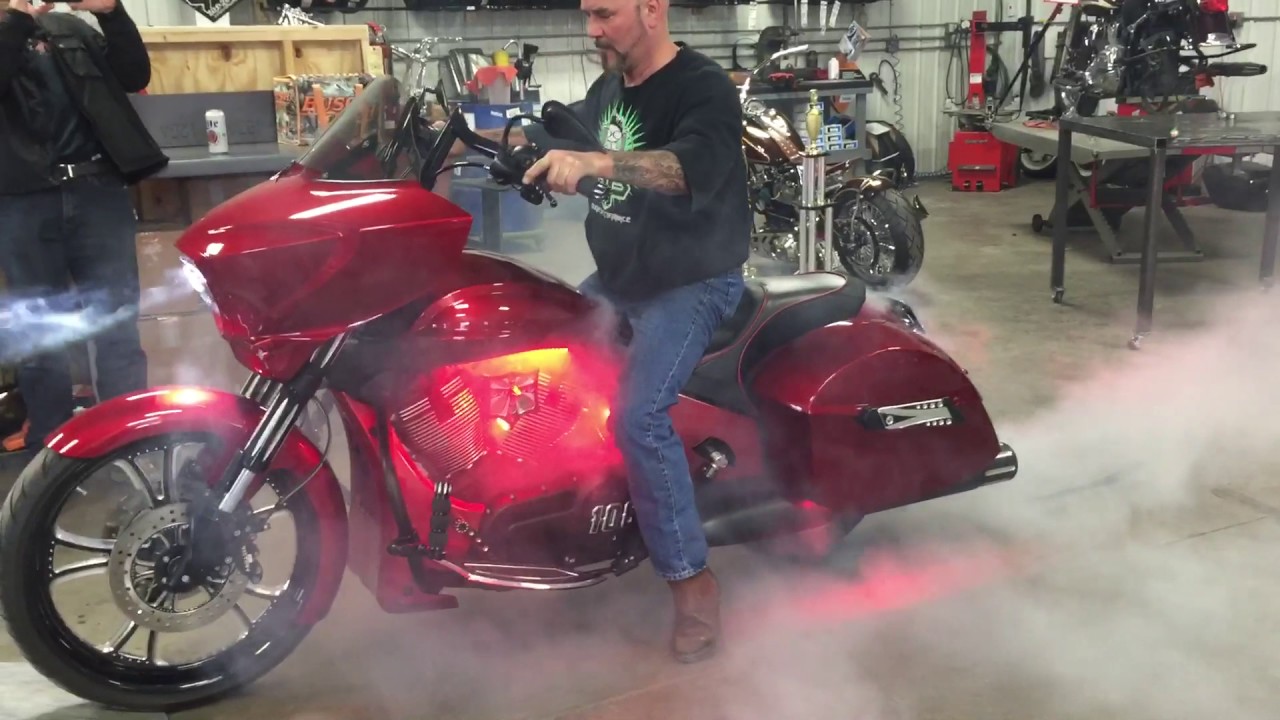 116 inch Victory motorcycle burnout - YouTube