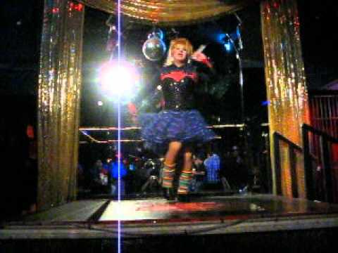 CINDY LOUPER travesti show con JESSICA  AGUILAR