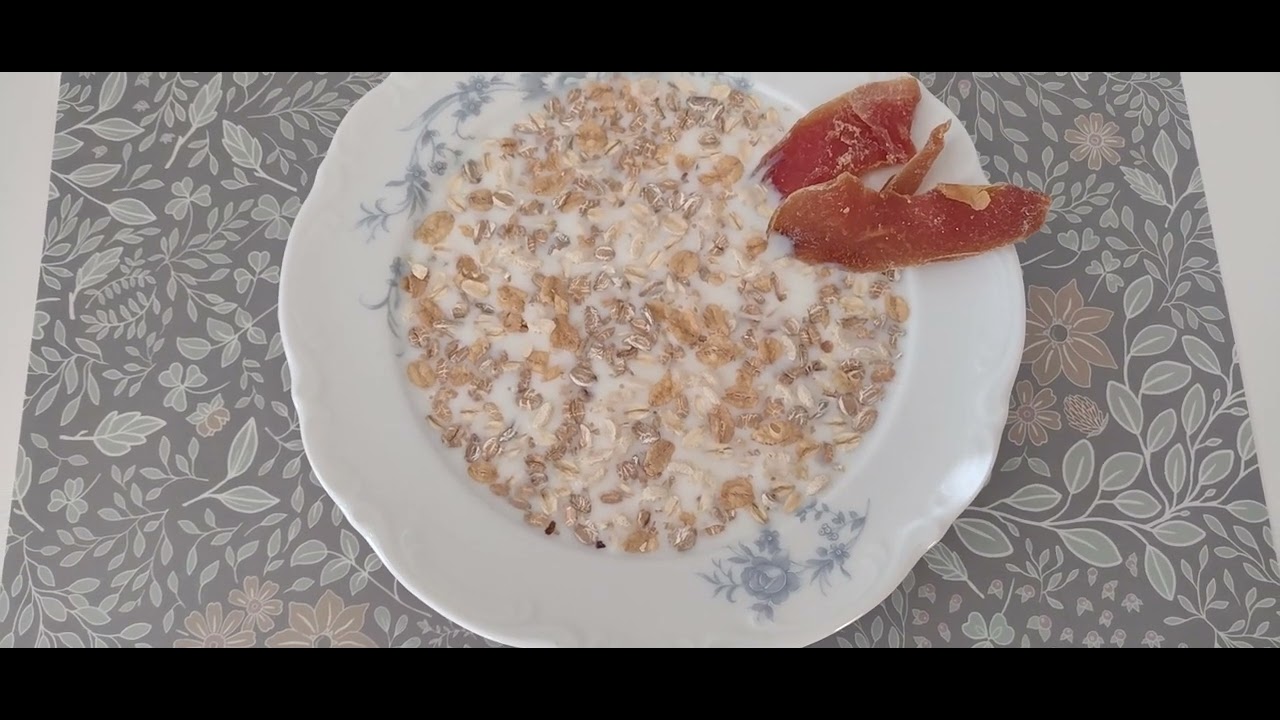 Breakfast suggestion. Musli, cereals with milk and dried papaya fruit ...