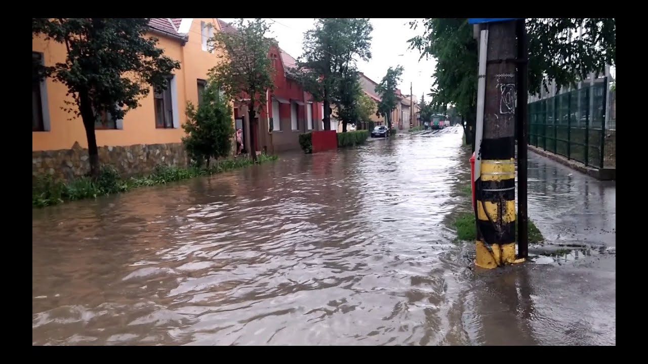 Oradea dupa o furtuna zdravana (str Olimpiadei inundata) - YouTube