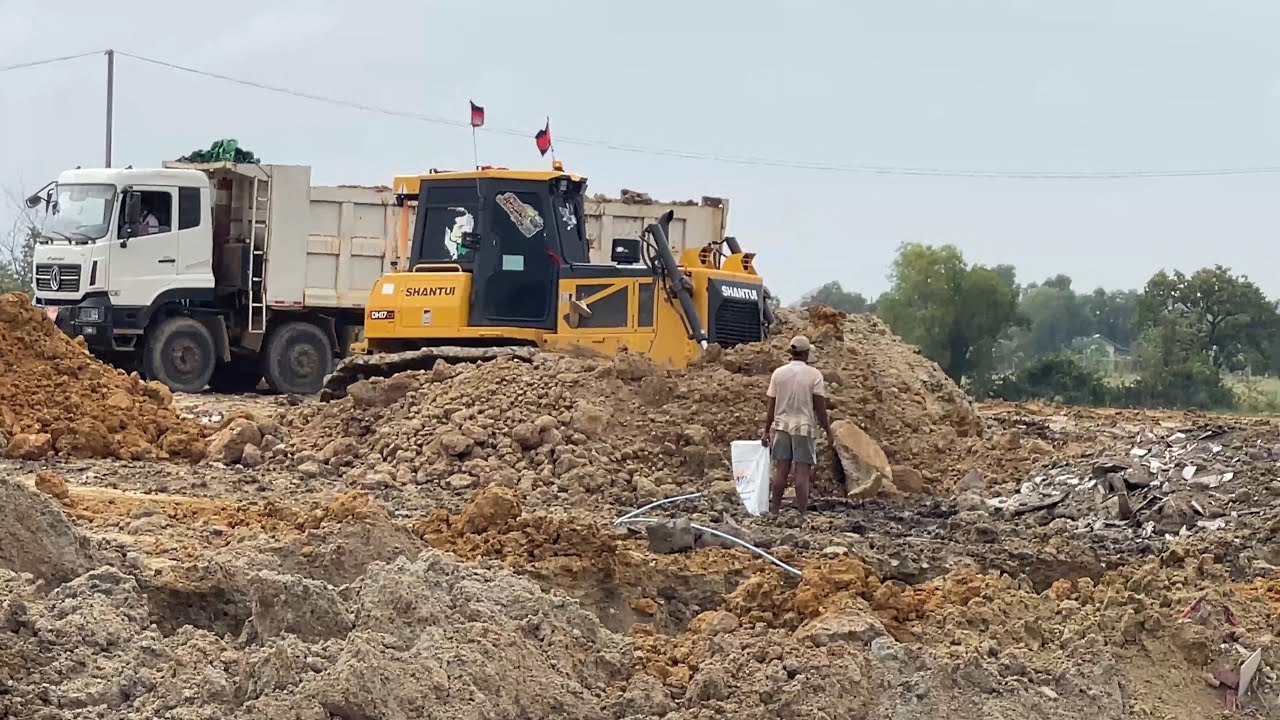 Best power machines working Bulldozer pushing dirt and Dump Truck ...