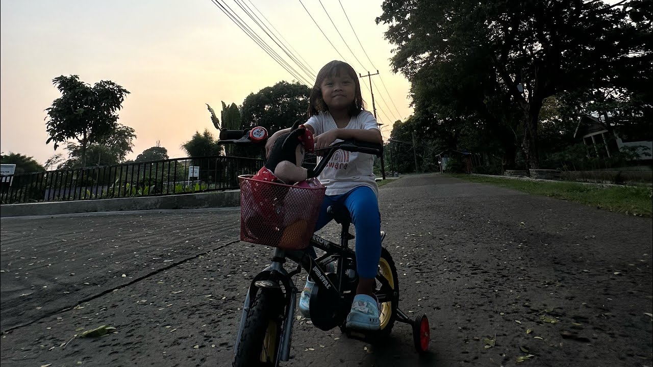 Semangat belajar sepeda 😍 - YouTube