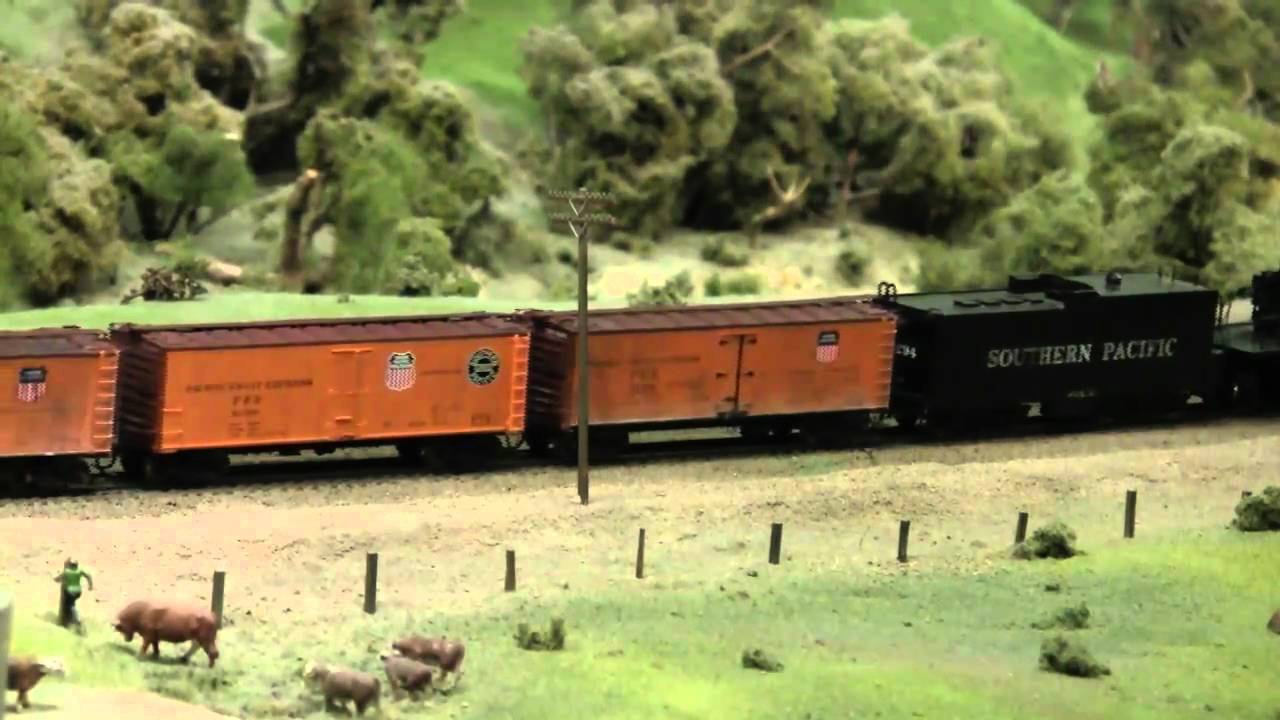 Tehachapi Loop Layout - La Mesa Railroad Club - YouTube