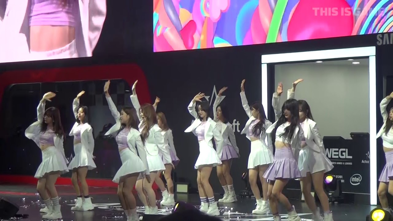 [지스타 17] WEGL 오프닝 축하무대! 우주소녀 '비밀이야' - YouTube
