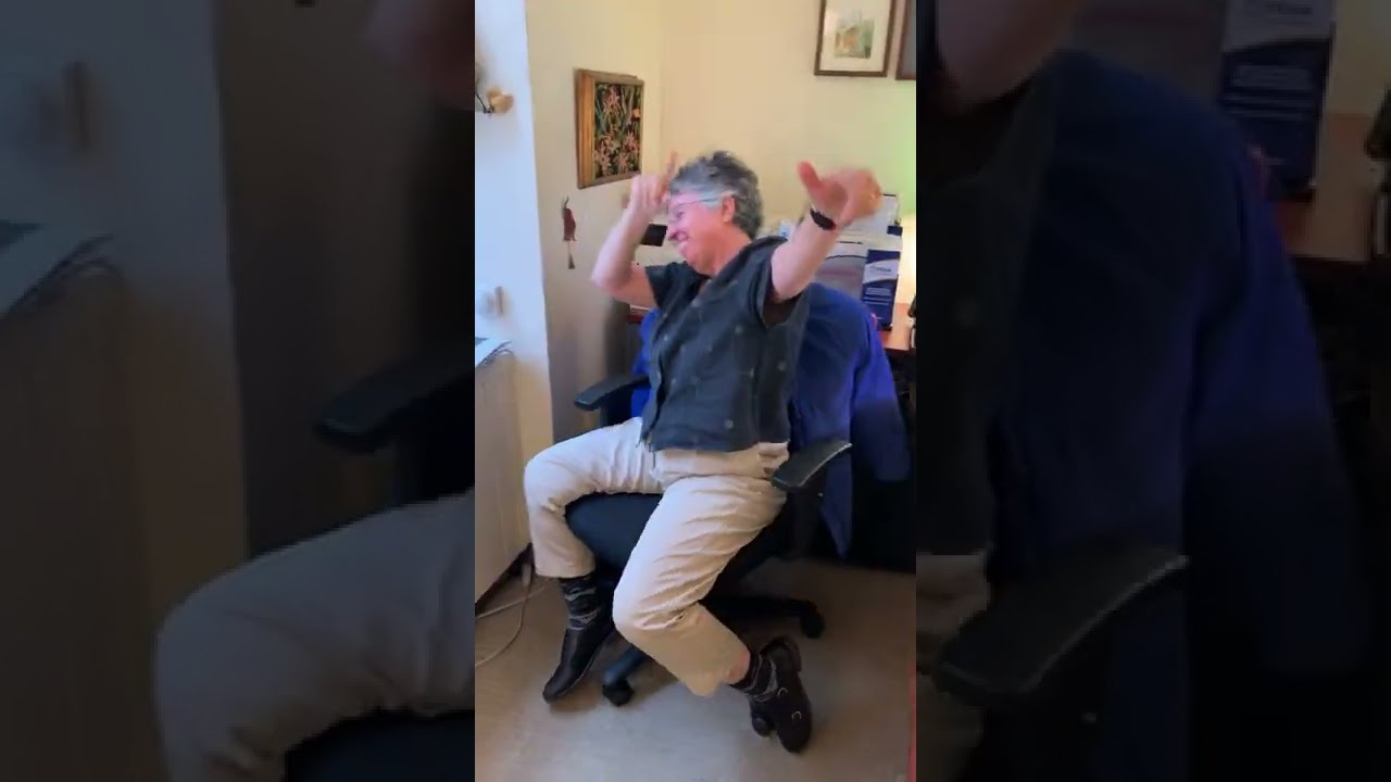 Tova Desk Dancing - YouTube