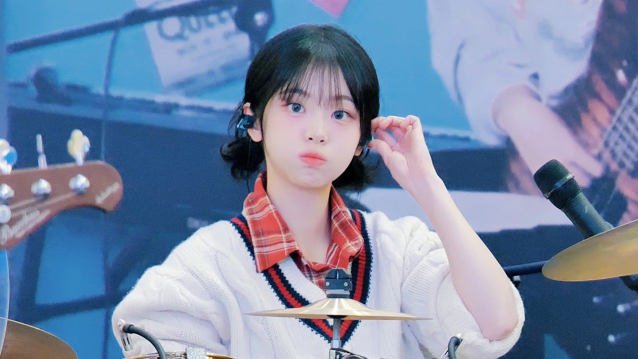 QWER 쵸단 직캠 / 241127 후아유 (WHO.A.U) 콘서트 (영등포 타임스퀘어) / QWER CHODAN Fancam - YouTube