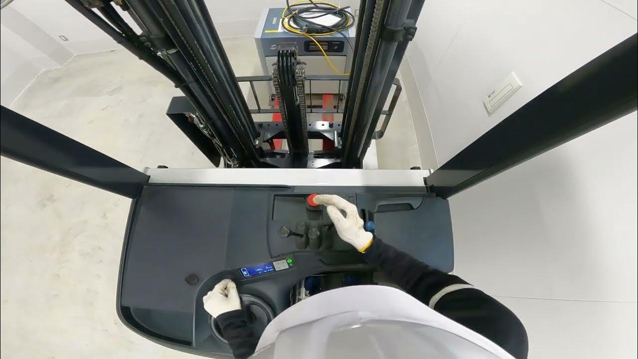 フォークリフト運転操作（リーチタイプ） - YouTube