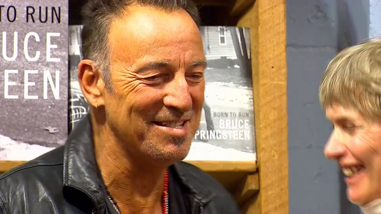 Bruce Springsteen book signing at downtown Toronto Indigo - YouTube