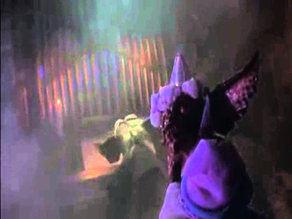 Gremlins 2 vampire scene - YouTube