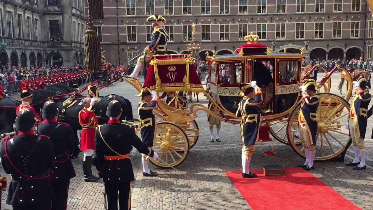 Willem-Alexander en Máxima in Glazen Koets op Prinsjesdag 2016 - YouTube