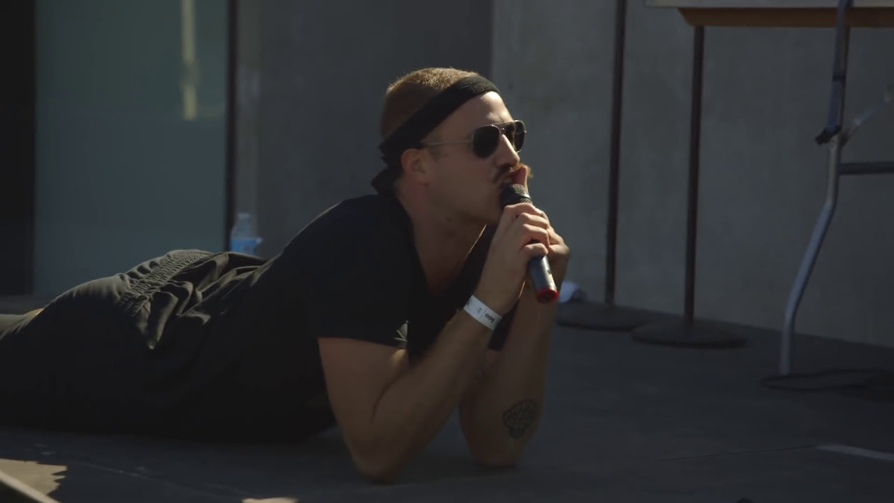 Koo Koo (Live) - YouTube