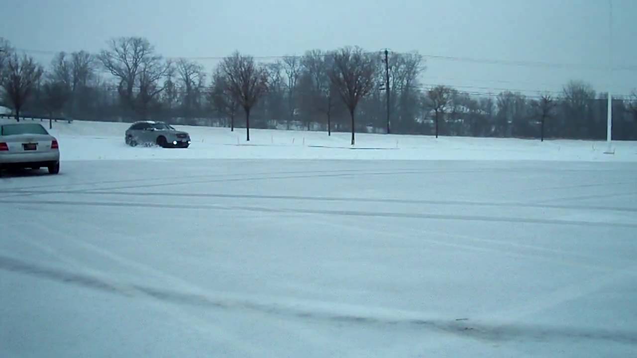 Jebaker1121's INFINITI FX35 snow/ice drifting 4 (civic cam) - YouTube