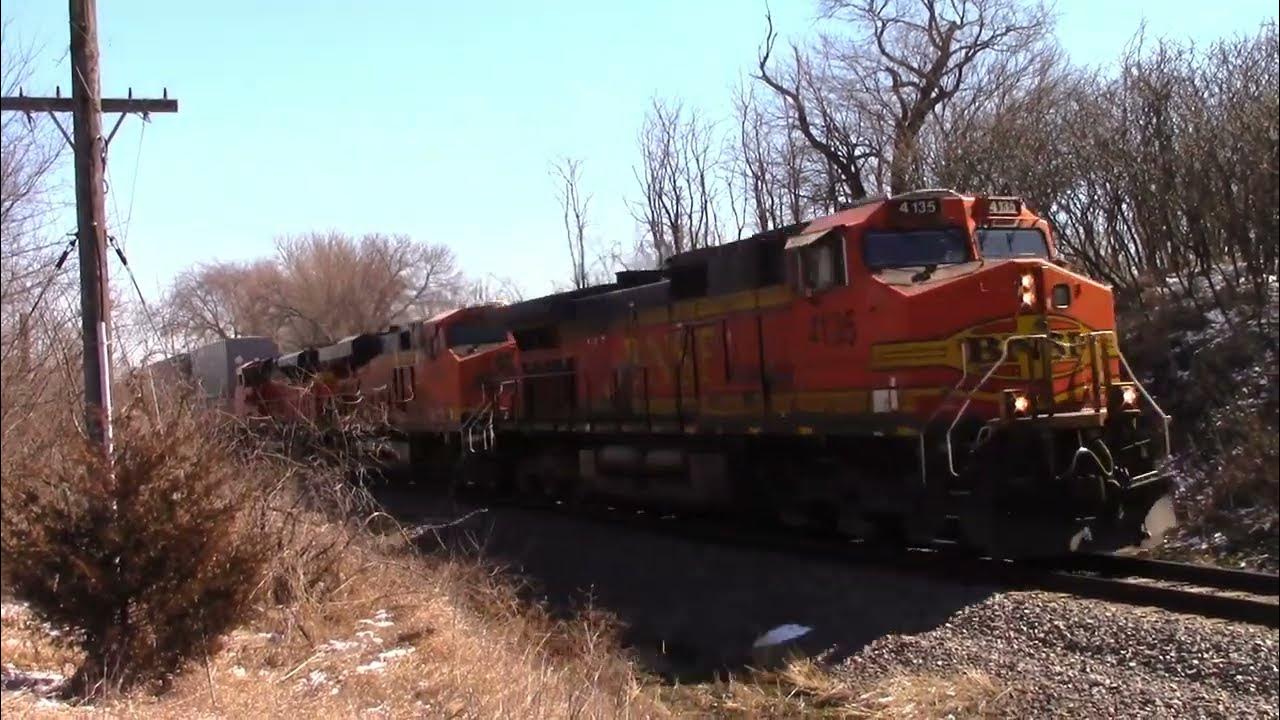 BNSF “Z” Roaring Past Westbound Outside Waterman, IL on the Aurora Subdivision!! - YouTube