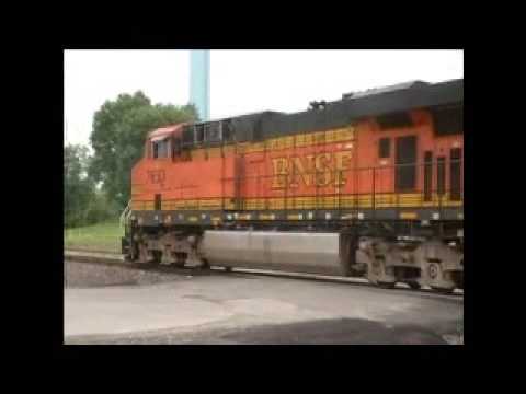 BNSF 7650 WB at Sibley, MO - YouTube