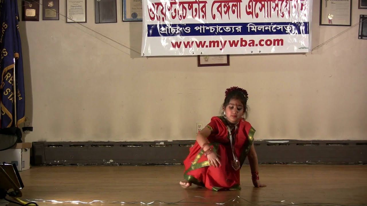 Bengali Folk Dance performed by Sneha Sarkar - YouTube