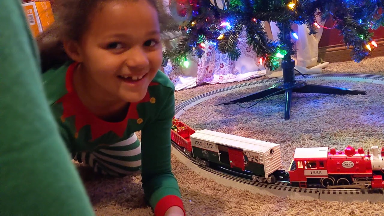 Our First Train Set Unboxing by Lionel Santa's Helper Christmas Set ...