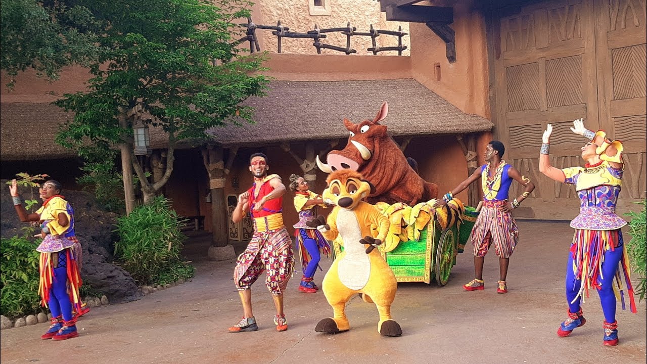 Timon's MataDance - Disneyland Paris - YouTube