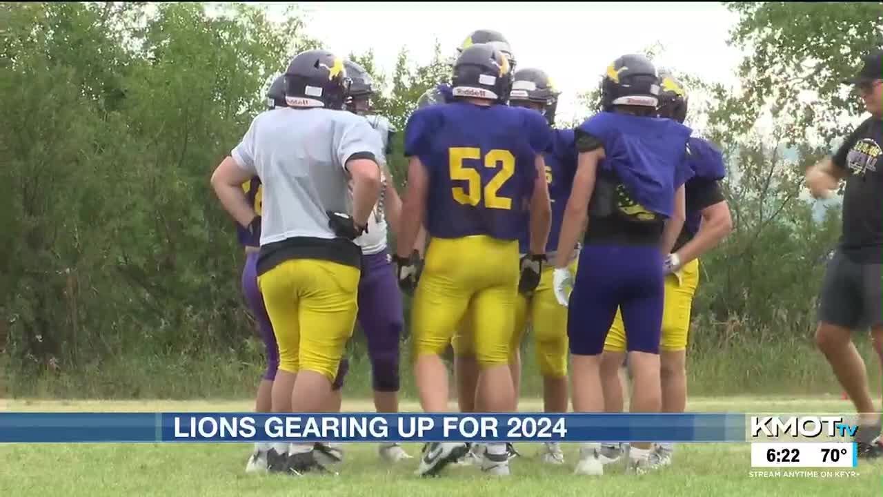 Bishop Ryan football gears up for 2024 season - YouTube
