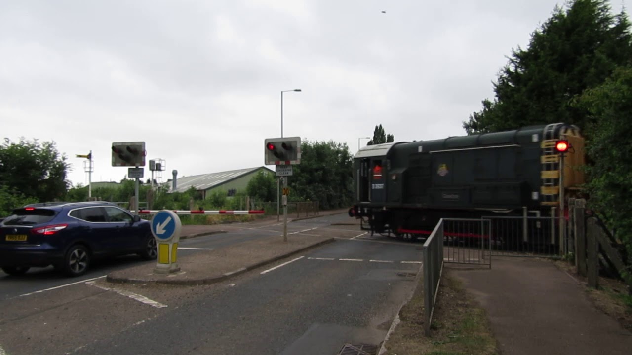 Lydney A48 level Crossing 17/06/2018 (2) - YouTube