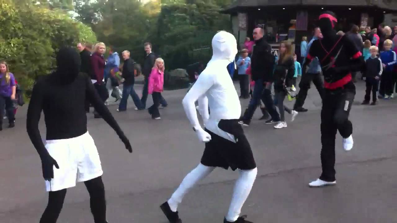 Morph dancing at Alton Towers - YouTube