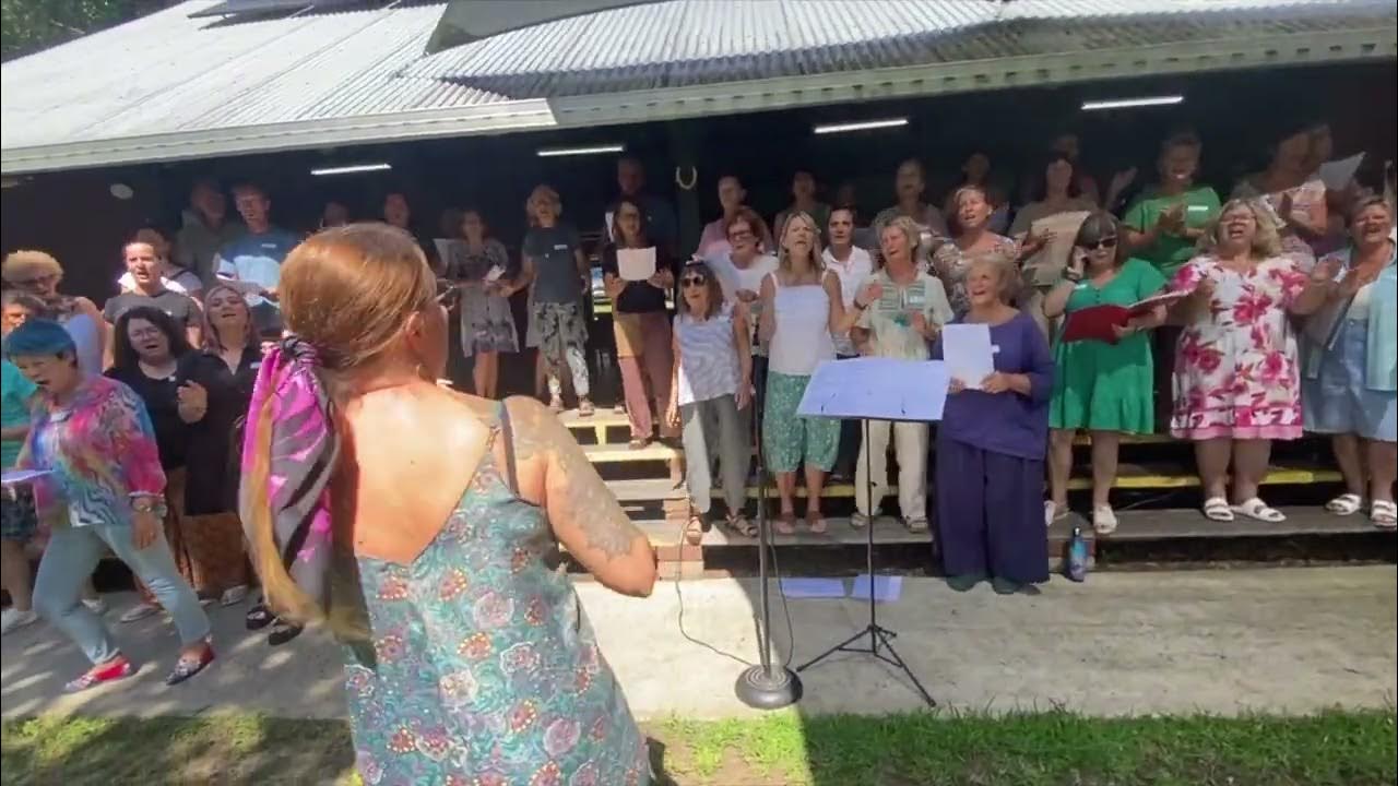 One Day Choir - When I Walk performance - YouTube