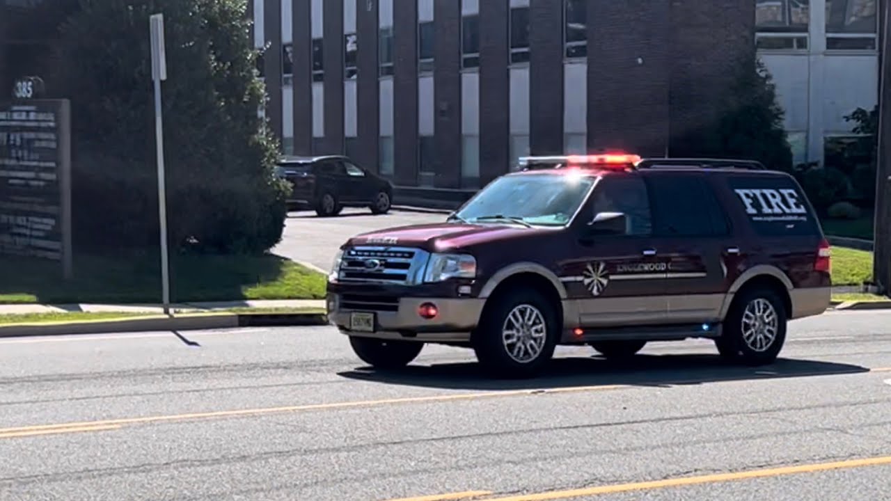 Englewood Cliffs Fire ex-Chief unit responding. 9-1-23 - YouTube