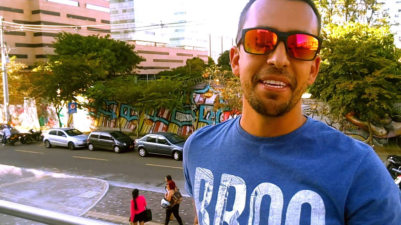 COMEDY CHANNEL: PRESENTANDO A / INTRODUCING ANDRÉS - YouTube