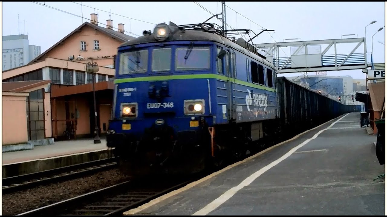 Rzeszów, EU07-348 z pociągiem towarowym - YouTube