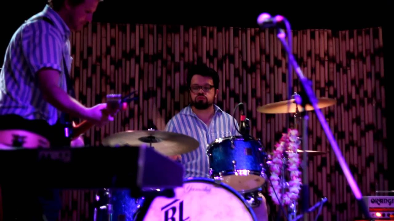 The Sea Of Tunes - Wipeout (The Surfari's) - YouTube
