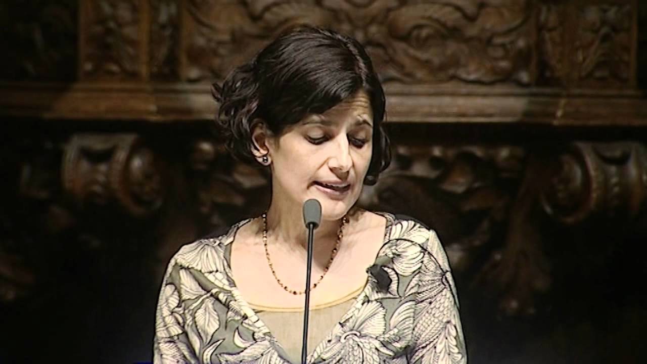 Columnist Sheila Graham