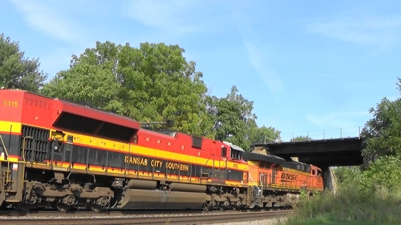 BNSF 7605 w/ KCS Power Leads a Z-Train, Galesburg, IL - YouTube
