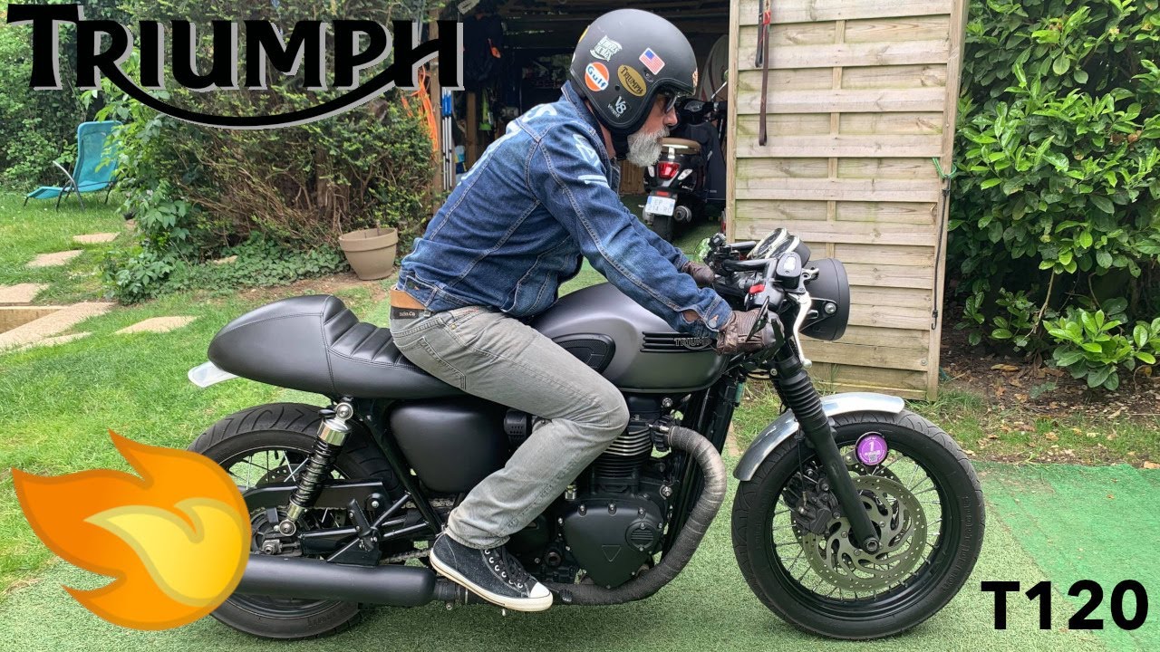 Triumph Bonneville T120 Black fitted with black Dunstall replica ...