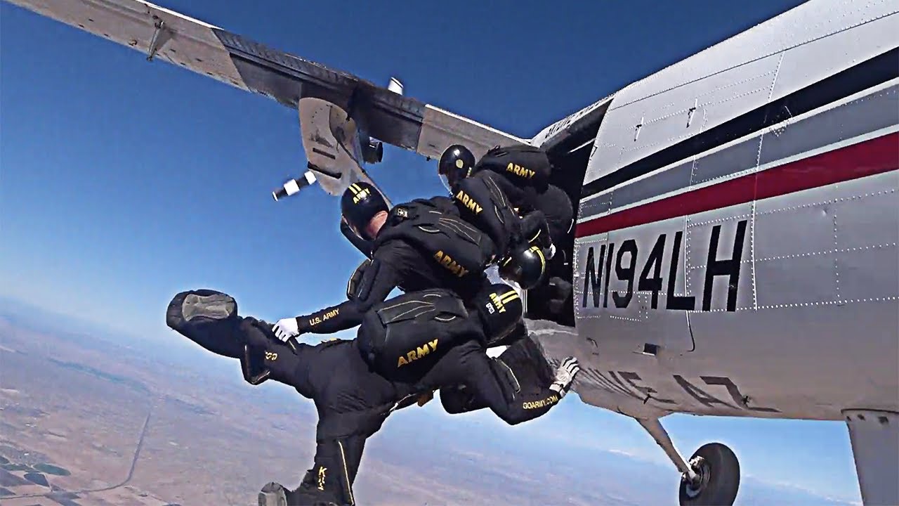U.S Army Parachute Team competes in National Skydiving Championship ...