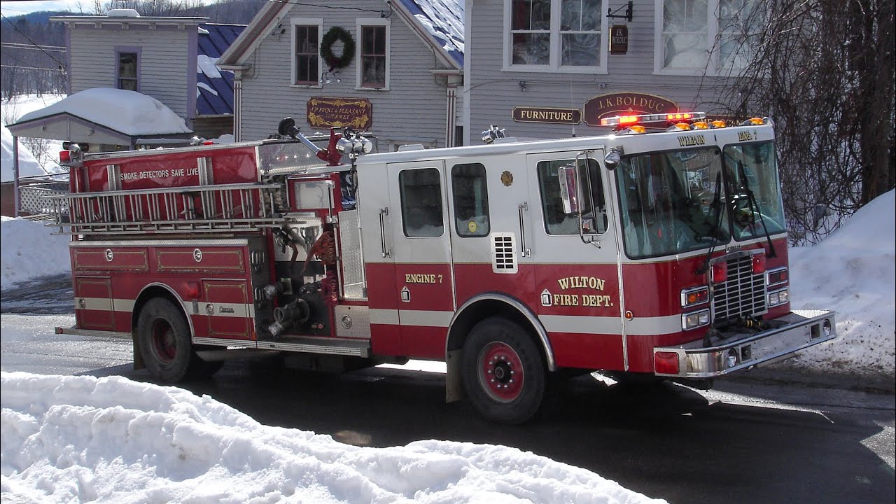 Fire Truck Responding | HME Engine 7 - YouTube