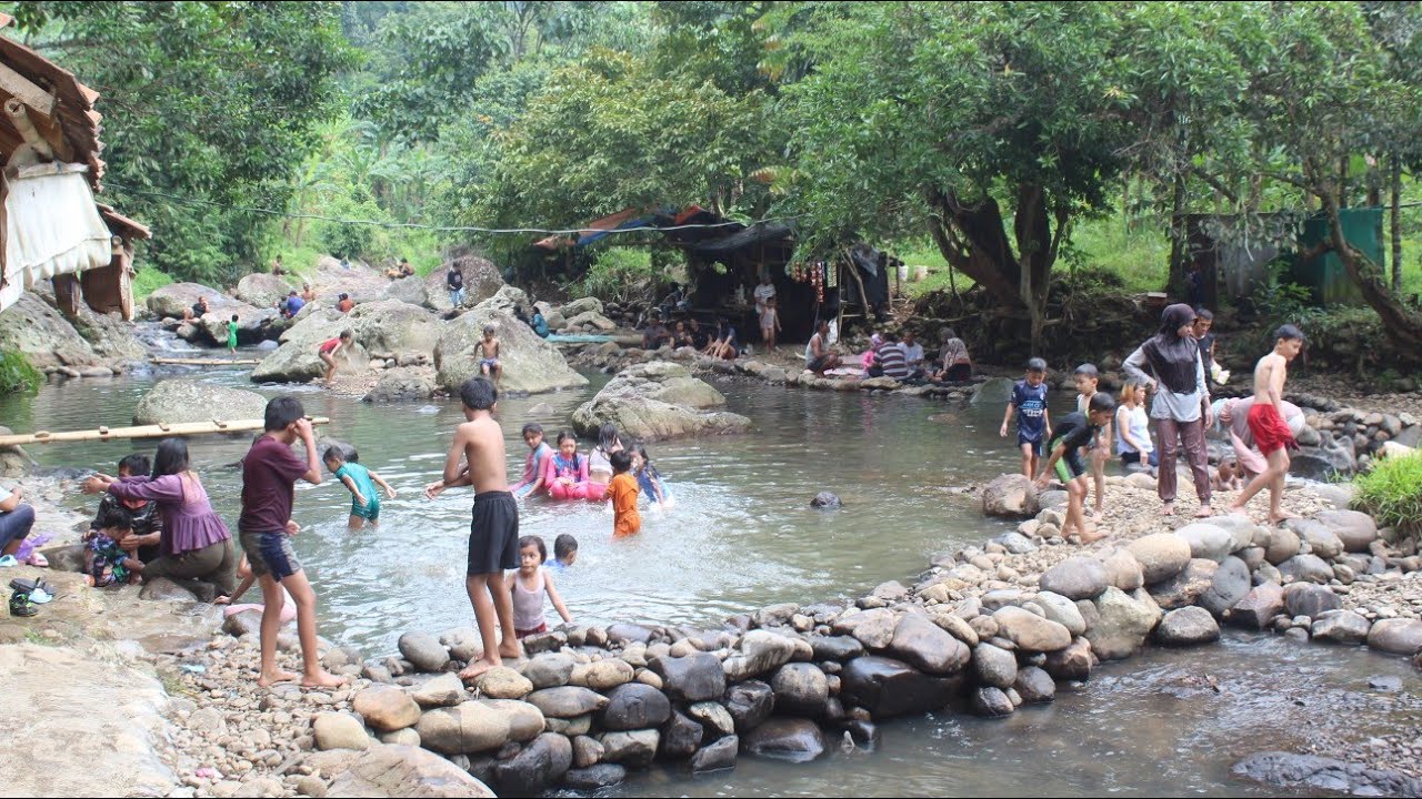 Akhir Libur Lebaran, Curug Suakan Rumpin di Padati Pengunjung - YouTube