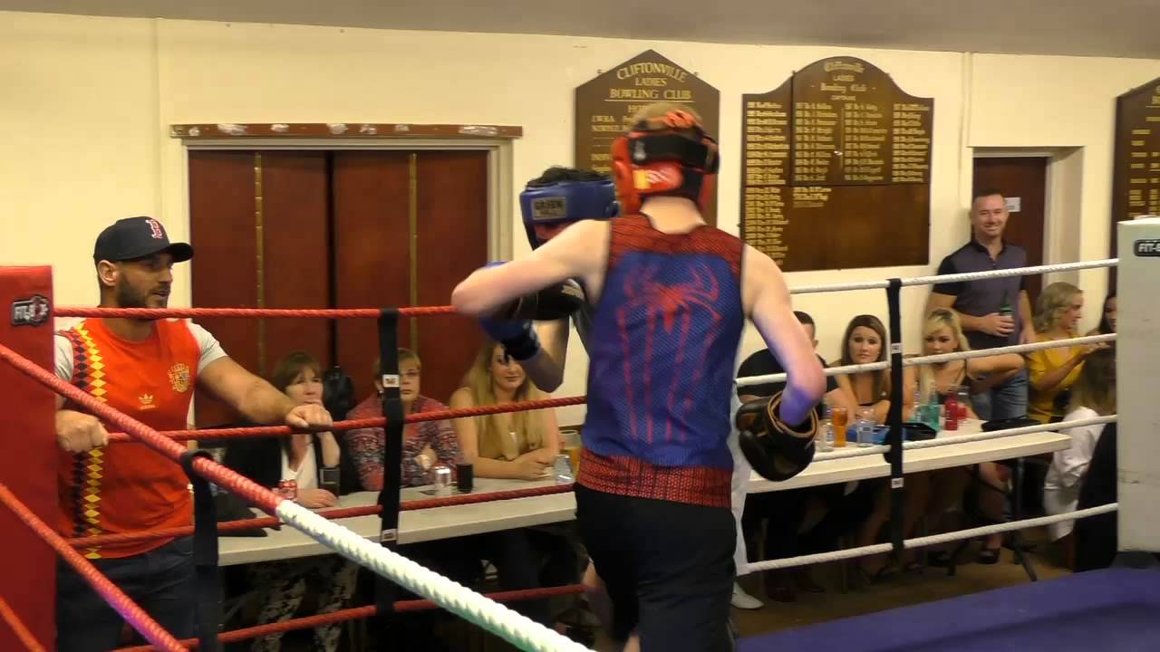 Aidan Bannon v Ciaran Magee - YouTube