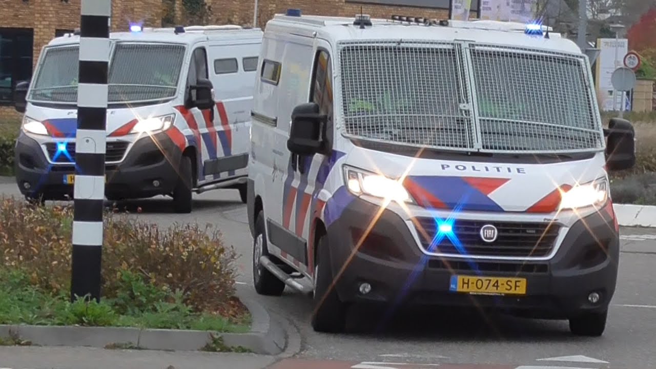 Politie arrestanten bussen met spoed vanaf KOZP Demonstratie ...