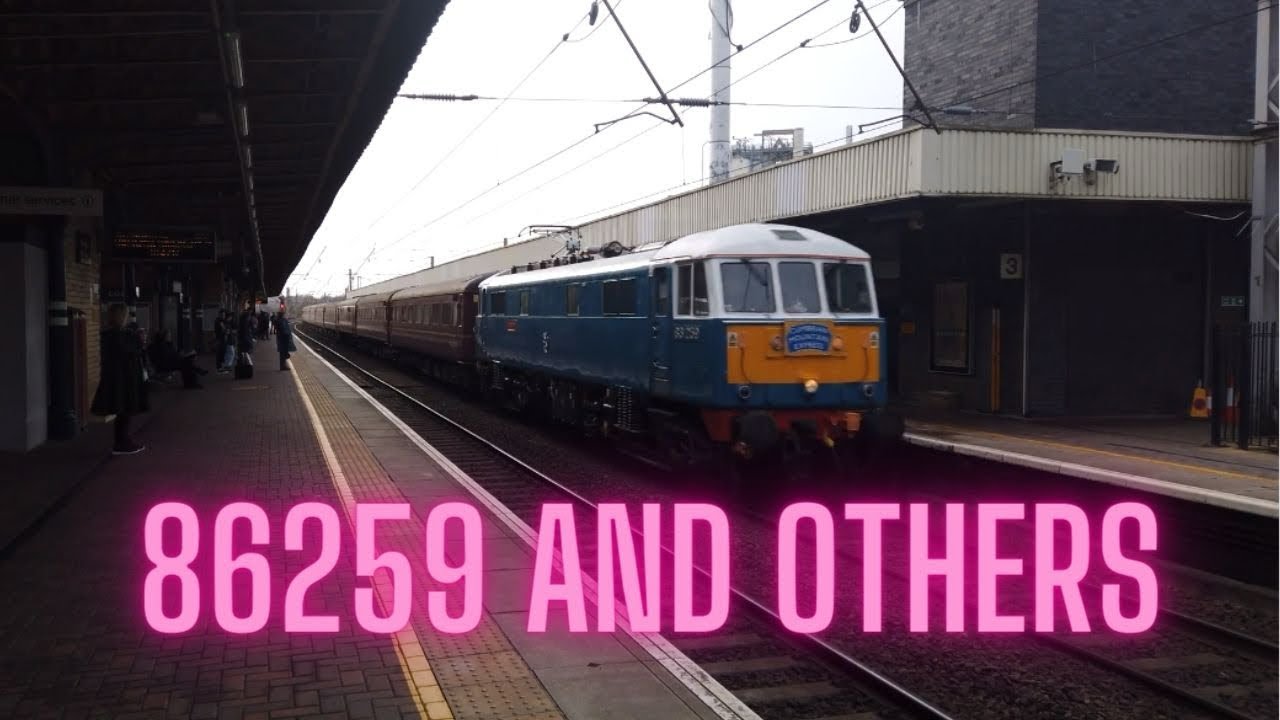 86259 + multiple FREIGHT units - YouTube