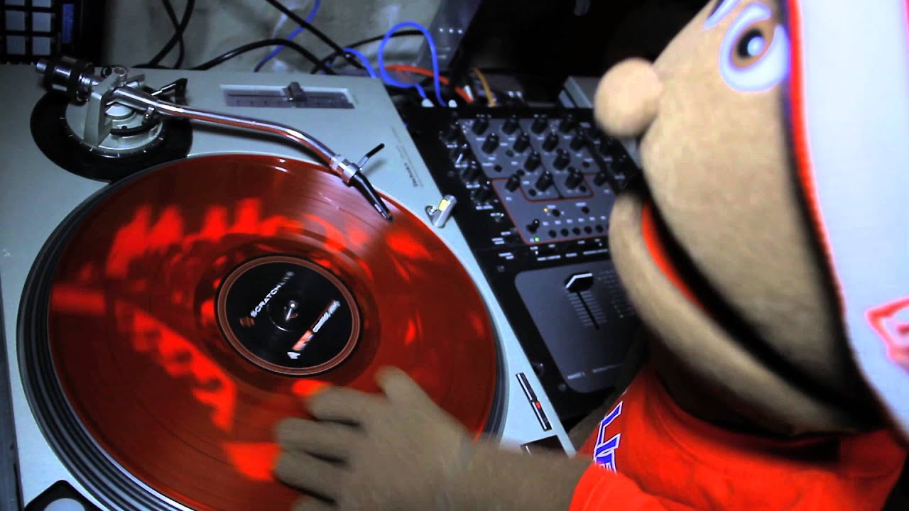 Peanut Live 215 Philly Peanut Gets Dj Lessons From Dj Damage - YouTube