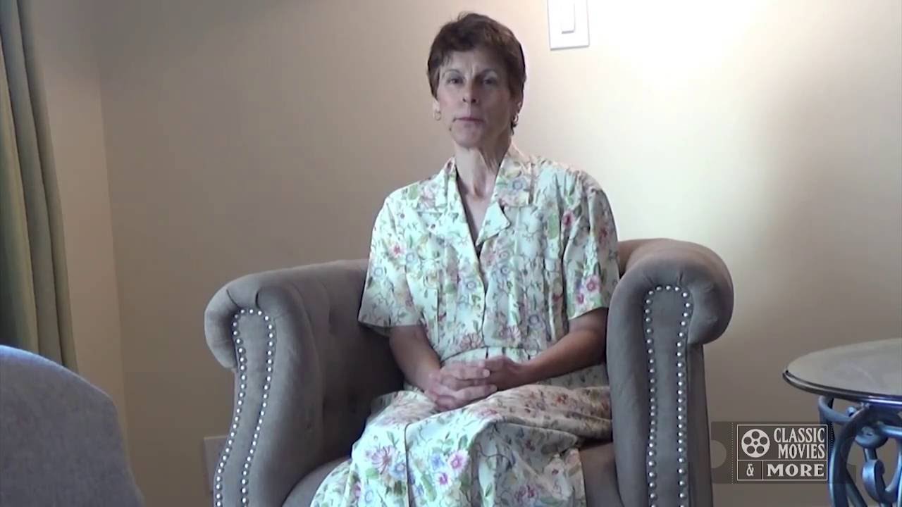 Classic Movies & More: Judy Garland sings "Over the Rainbow" on the ...