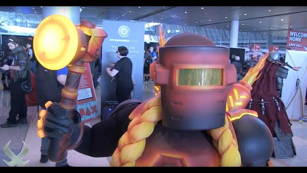 This Molten Core Torbjörn Costume is Incredible! Overwatch Cosplay ...